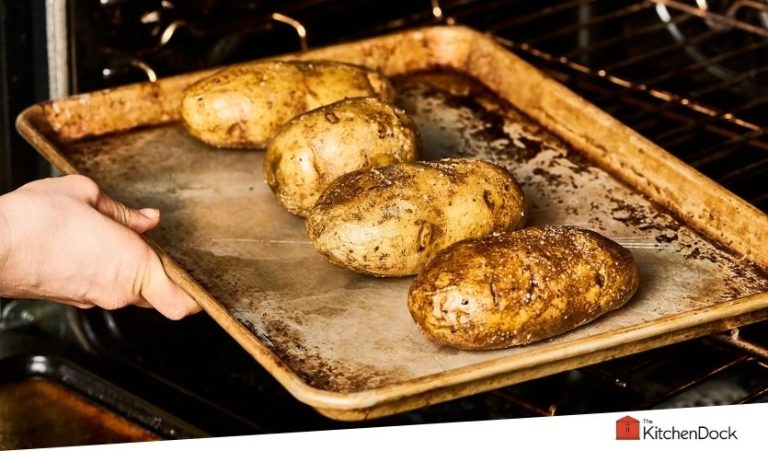 How Long To Cook Potatoes In Microwave? Quick & Easy Guide - The ...